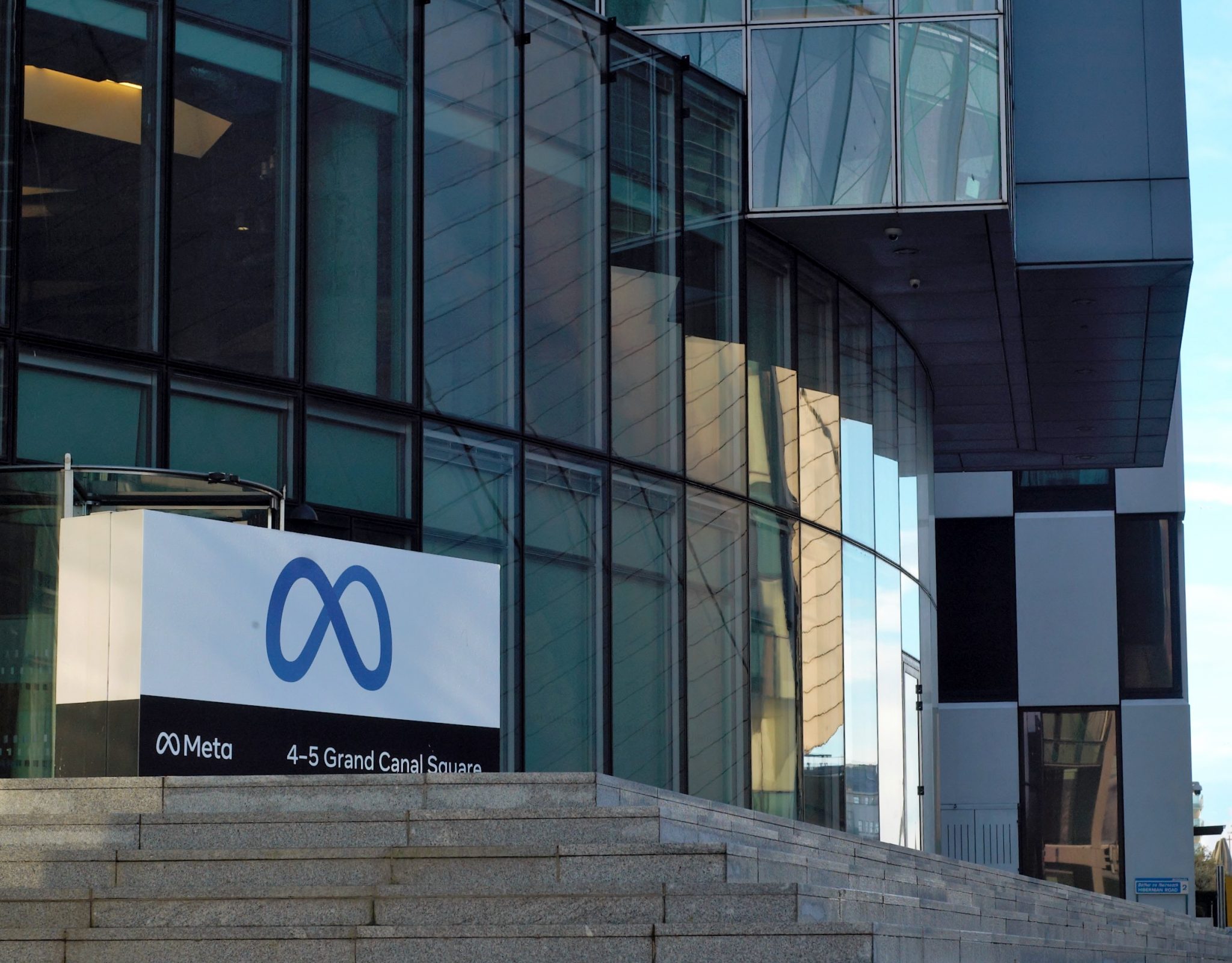 Meta to vacate its Grand Canal Dock HQ early - The Currency :The Currency